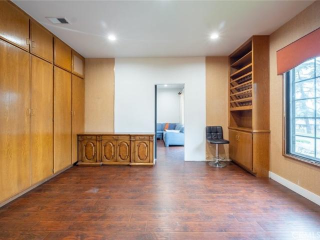 17522 Sherman Way, Unit 202, Van Nuys, CA 91406 | MLS #GD26108