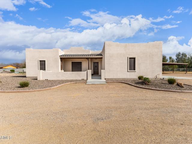 17524 E Brooks Farms Rd, Gilbert, AZ 85298 | MLS #6985 | Compass