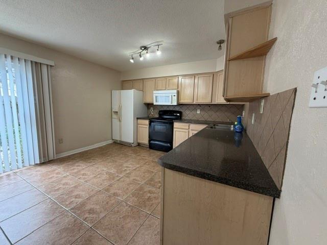 1752 Newport Place # 105