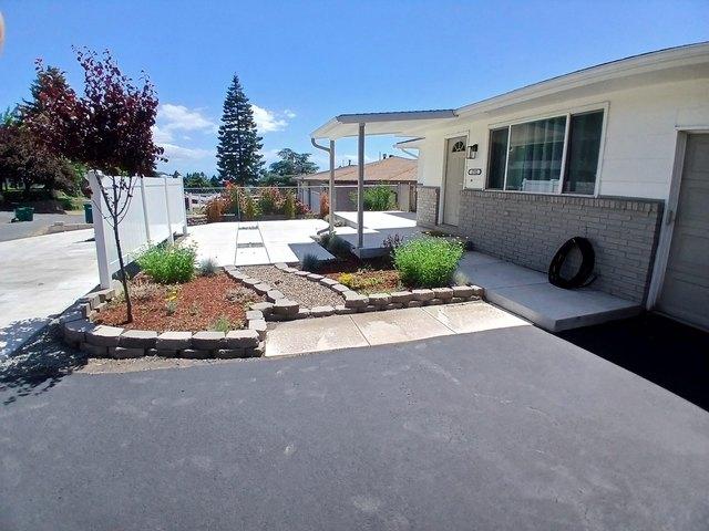 1752 and 1754 Kimberly Dr, Klamath Falls, OR 97603