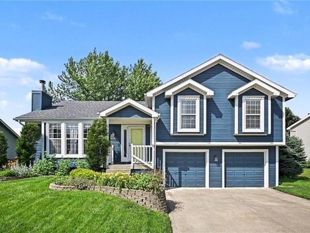 1752 Ray St, Liberty, MO 64068