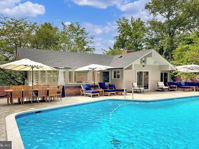 1753 Army Navy Dr, Arlington, VA 22202