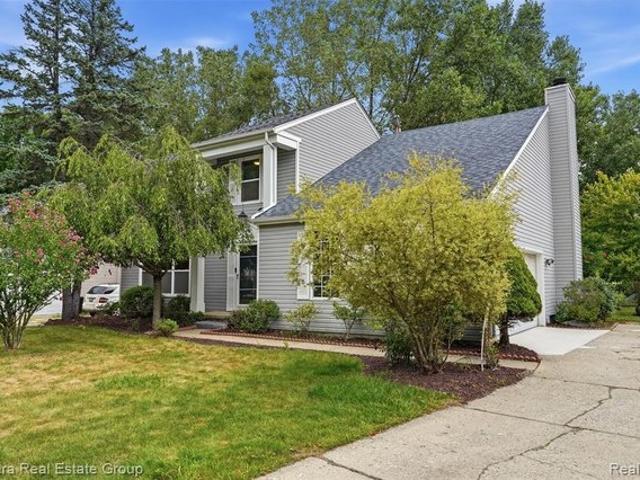 1753 Dawncrest Dr, West Bloomfield Township, MI 48324