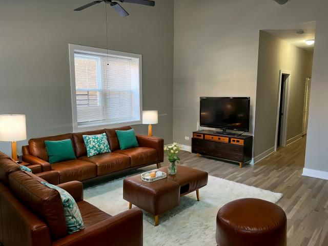 1753 W Augusta Avenue # 1F