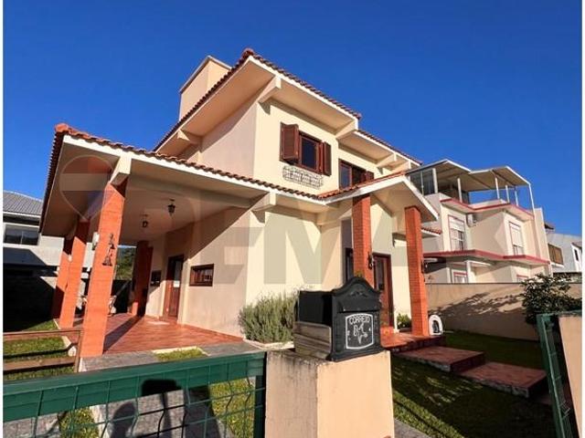 175.00 M² Casa Alugar, 3 Dormitórios localizado em Rua Ilha dos Tucanos, 210, Ratones, Florianópolis, Santa Catarina, 88052162 | Brasil