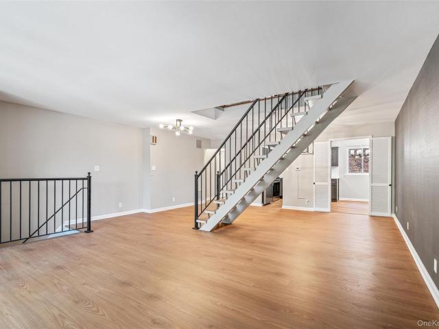 175 03 Peck Avenue 2 Floor