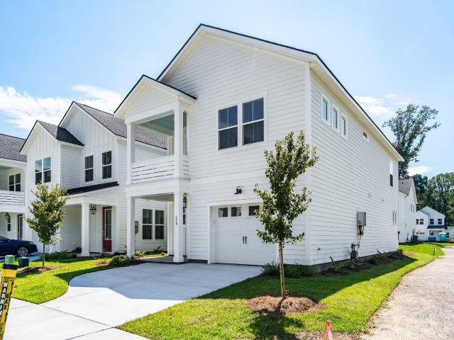175 Claret Cup Way