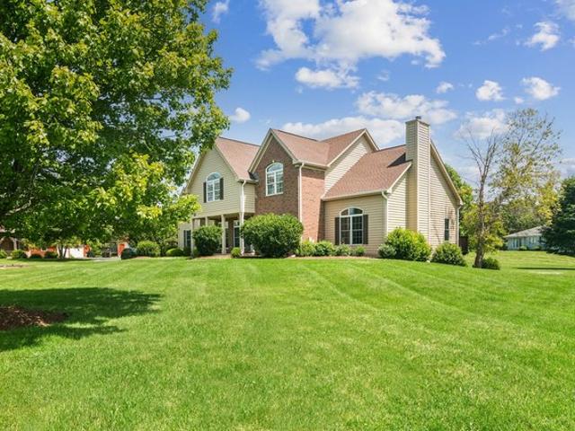 175 Clover Hill Ln, North Barrington, IL 60010
