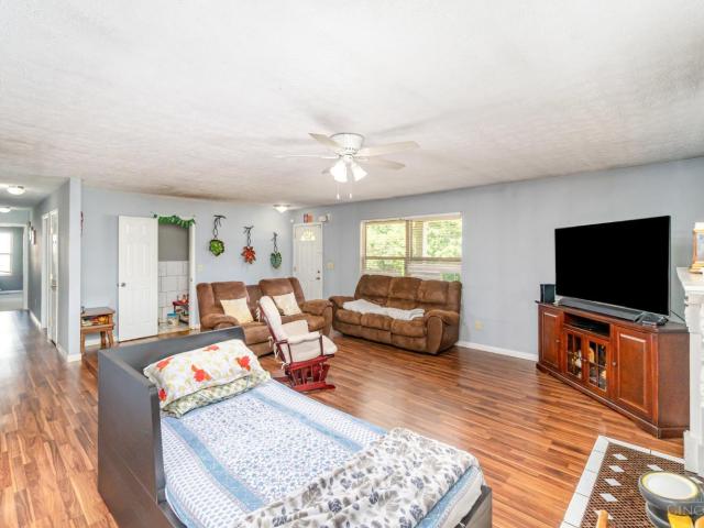 175 Douglas Circle