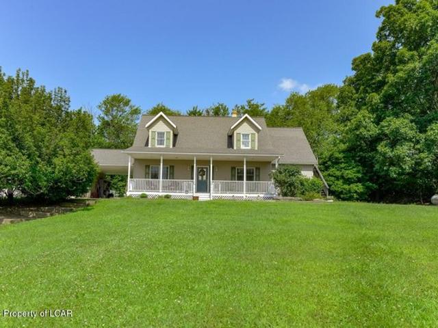 175 Decoverly Ln, Falls, PA 18615