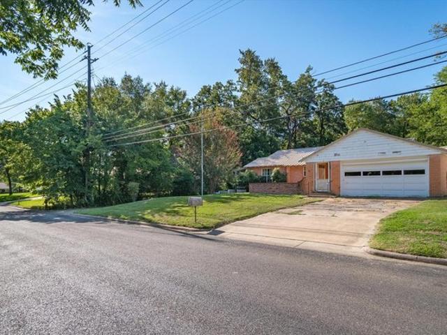 175 E Elm St, Canton, TX 75103