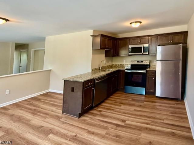 175 E Main St