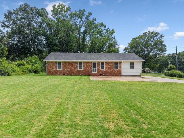 175 Foster St, Cowpens, SC 29330