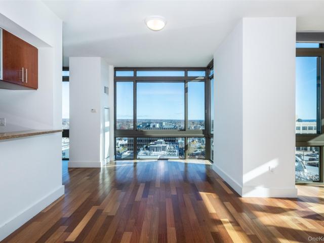 175 Huguenot St, Unit 1402, New Rochelle, NY 10801 | MLS #947012 | Compass