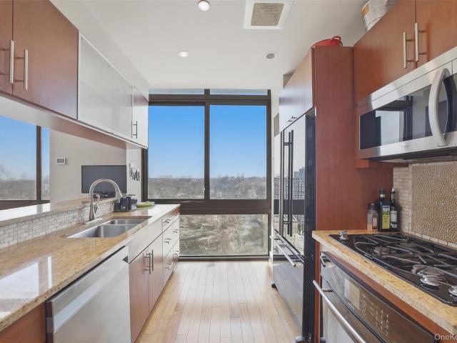 175 Huguenot Street 2503