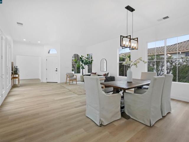 175 Oakridge Way, Rio Vista, CA 94571 | MLS #41125 | Compass