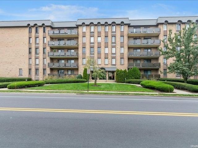 175 Maple Ave Apt 4D, Westbury, NY 11590