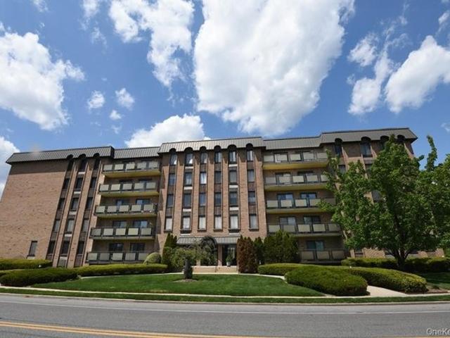 175 Maple Ave Apt 4I, Westbury, NY 11590