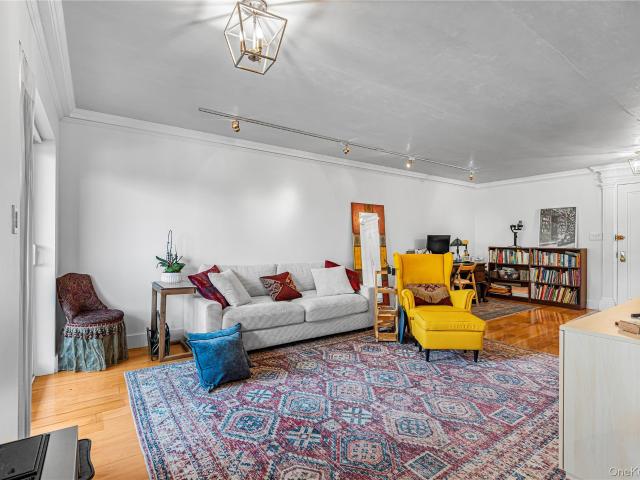 175 Maple Avenue 4D