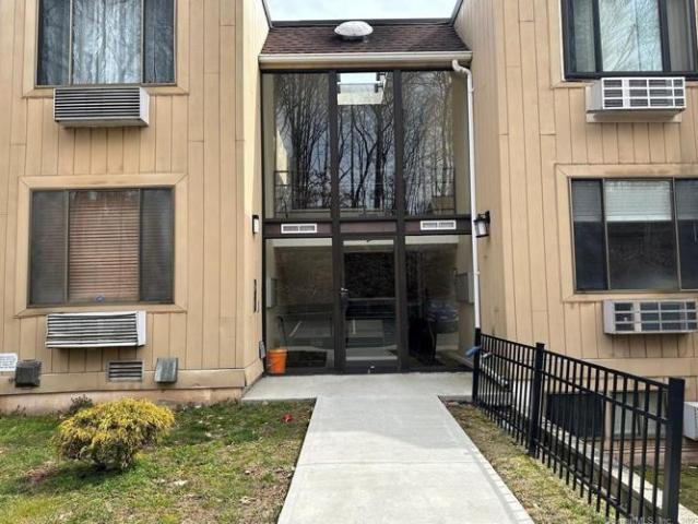 175 Mill Pond Rd #202, Hamden, CT 06514