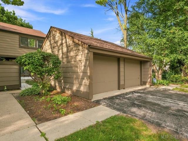 175 N Glengarry Dr Apt C, Geneva, IL 60134
