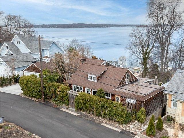 175 Taft Cres, Centerport, NY 11721