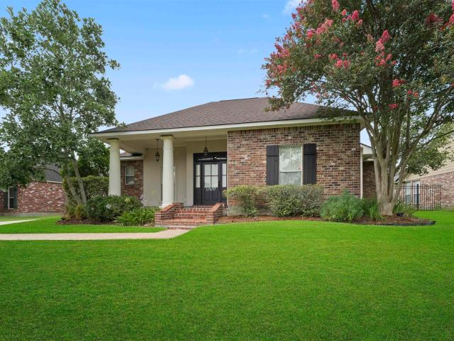 17647 Lake Azalea Dr, Baton Rouge, LA 70817 | Compass