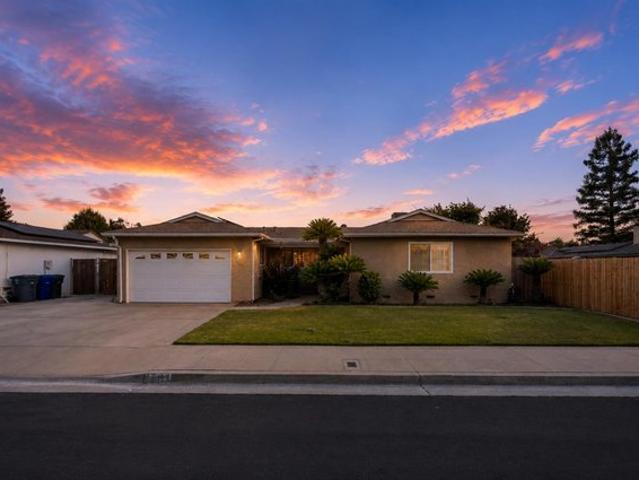 1764 Purvis Ave, Clovis, CA 93611