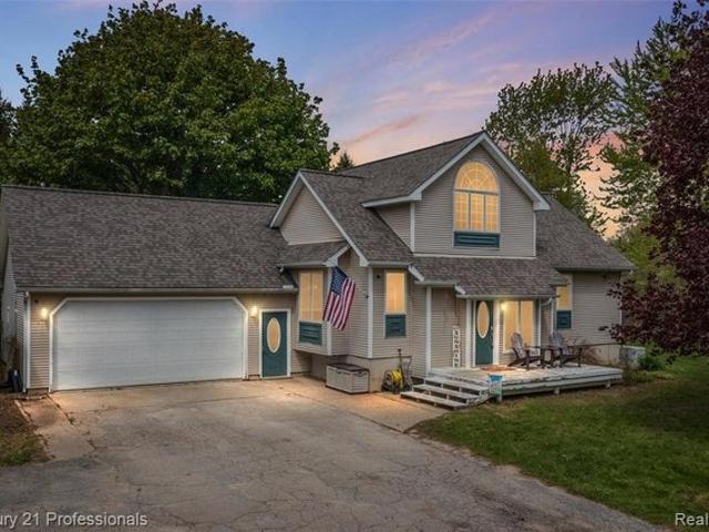 1764 Wooley Rd, Brandon, MI 48371