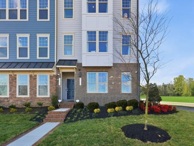 17652 Hawkins Ln, Dumfries, VA 22026