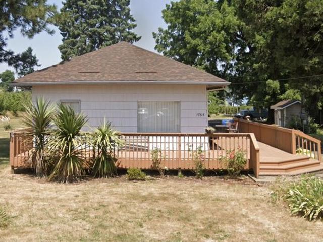 1765 E Lincoln Rd, Woodburn, OR 97071