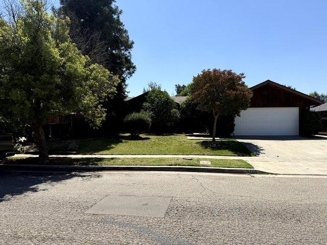 1765 E Sandalwood Ave, Tulare, CA 93274