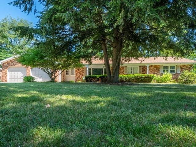 1765 Hacienda Dr, Stevensville, MI 49127