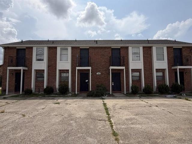 1767 Port Dr, Baton Rouge, LA 70820