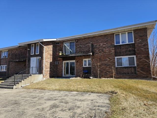 1768 S Hance Dr Apt 8, Freeport, IL 61032