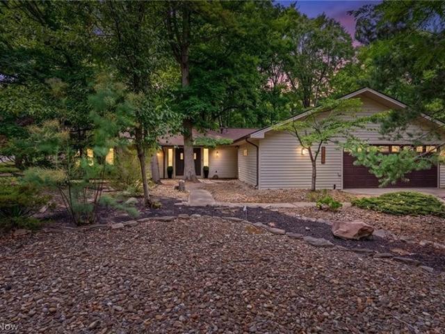 17690 Falling Leaves Rd, Strongsville, OH 44136