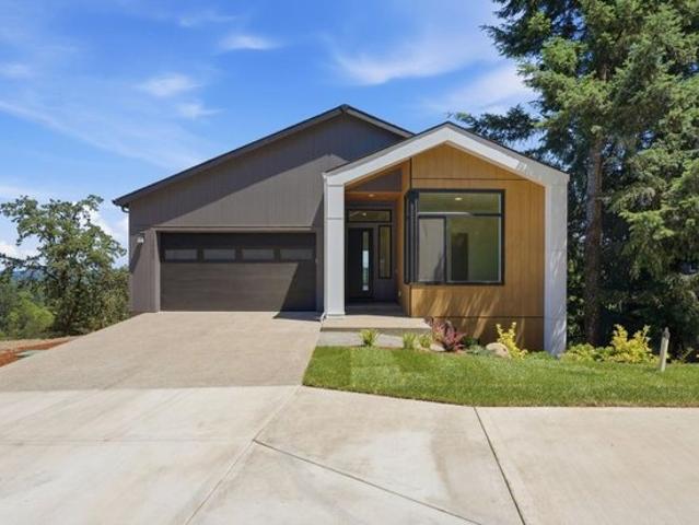 17697 Hillside Dr, West Linn, OR 97068