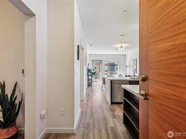 1760 NW 56th St Apt 606, Seattle, WA 98107