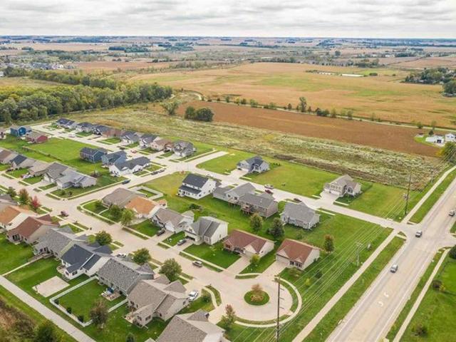1760 Dickenson Ln, Iowa City, IA 52240
