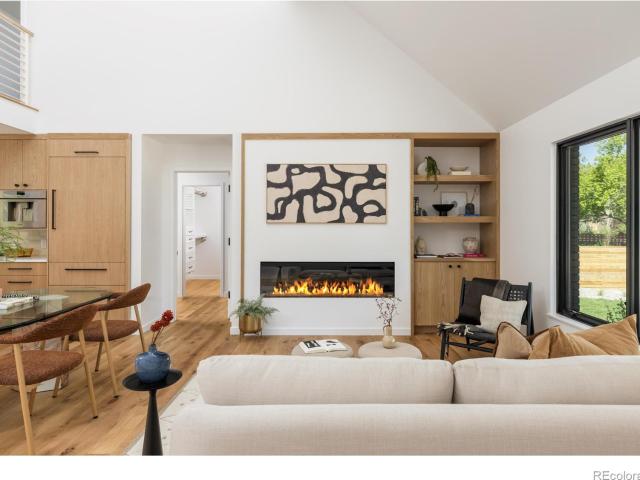 1760 Hawthorn Place