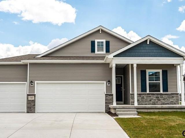 17613 Phoebe St, Bennington, NE 68007