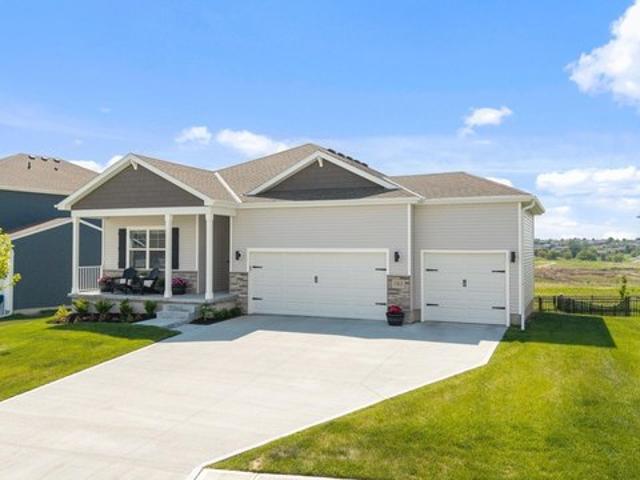 17613 Rose Lane Rd, Omaha, NE 68136