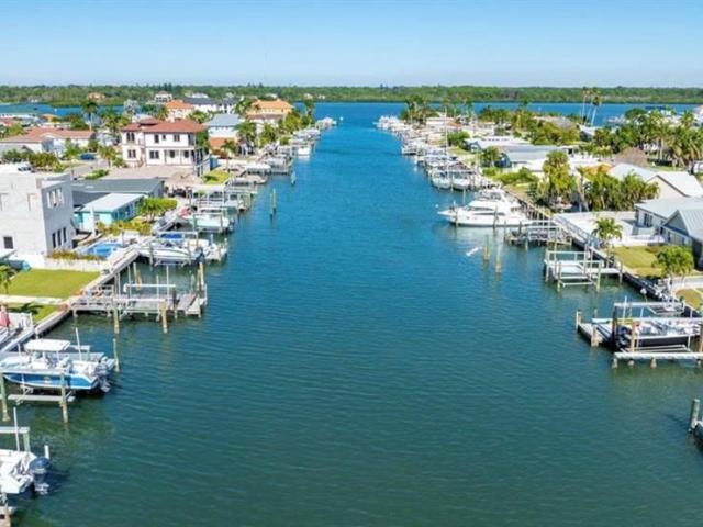 17611 1st St E, Redington Shores, FL 33708 | MLS #TB8467