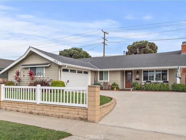 17612 Wrightwood Ln, Huntington Beach, CA 92649