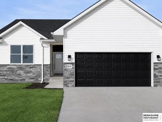 17614 Greenleaf St, Omaha, NE 68136