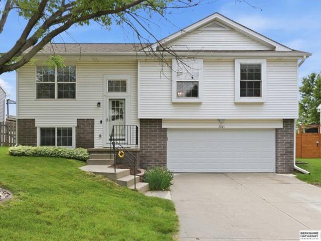 17615 Olive St, Omaha, NE 68136