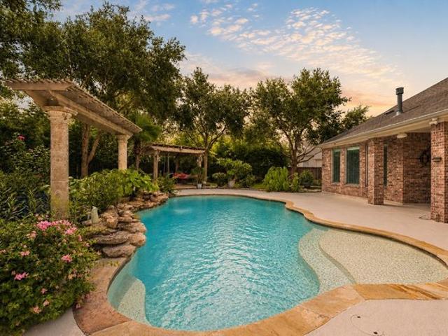 17615 Sunbriar Ln, Houston, TX 77095