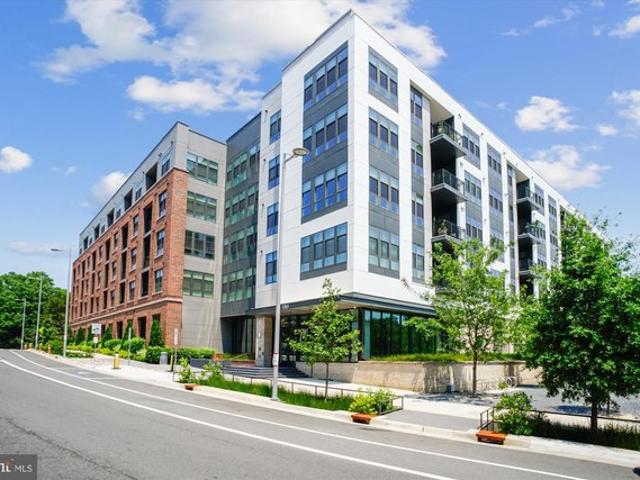 1761 Old Meadow Rd Apt 106, McLean, VA 22102