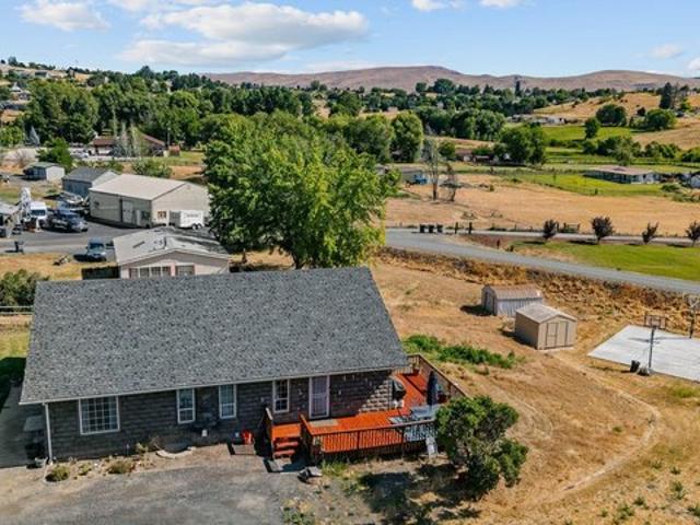 1761 Selah Loop Rd, Selah, WA 98942