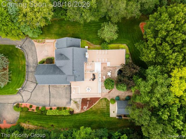 1761 Twin Lakes Boulevard